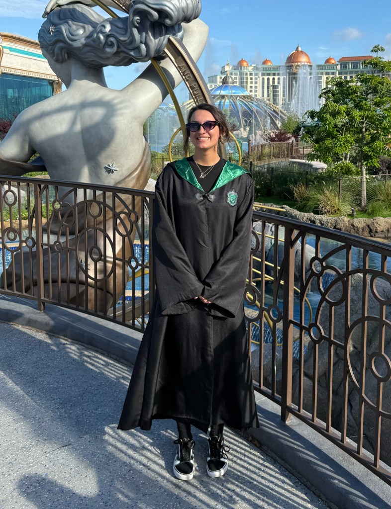 Matching family shirts | Cheap theme park outfit ideas for trips